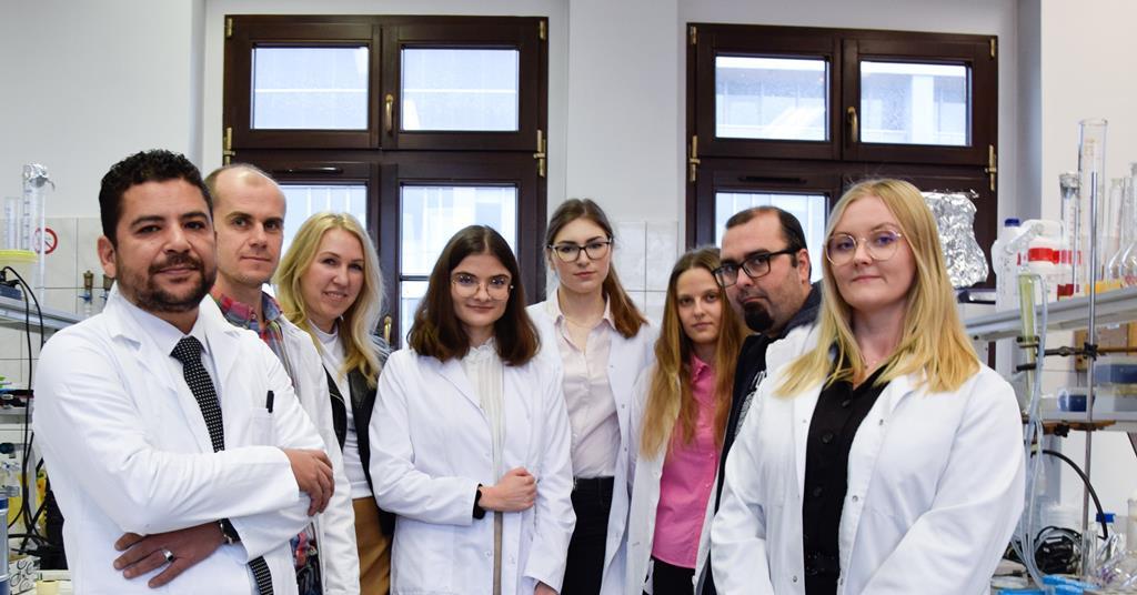 Endophytic fungi yield vivid colours and vital bioactive compounds ...