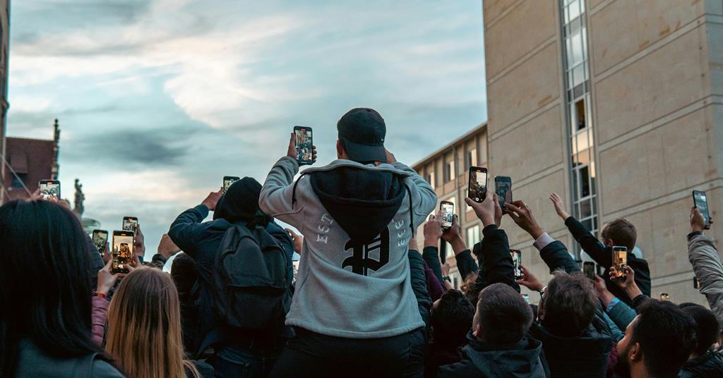 Mobile phone data helps track pathogen spread and evolution of ...